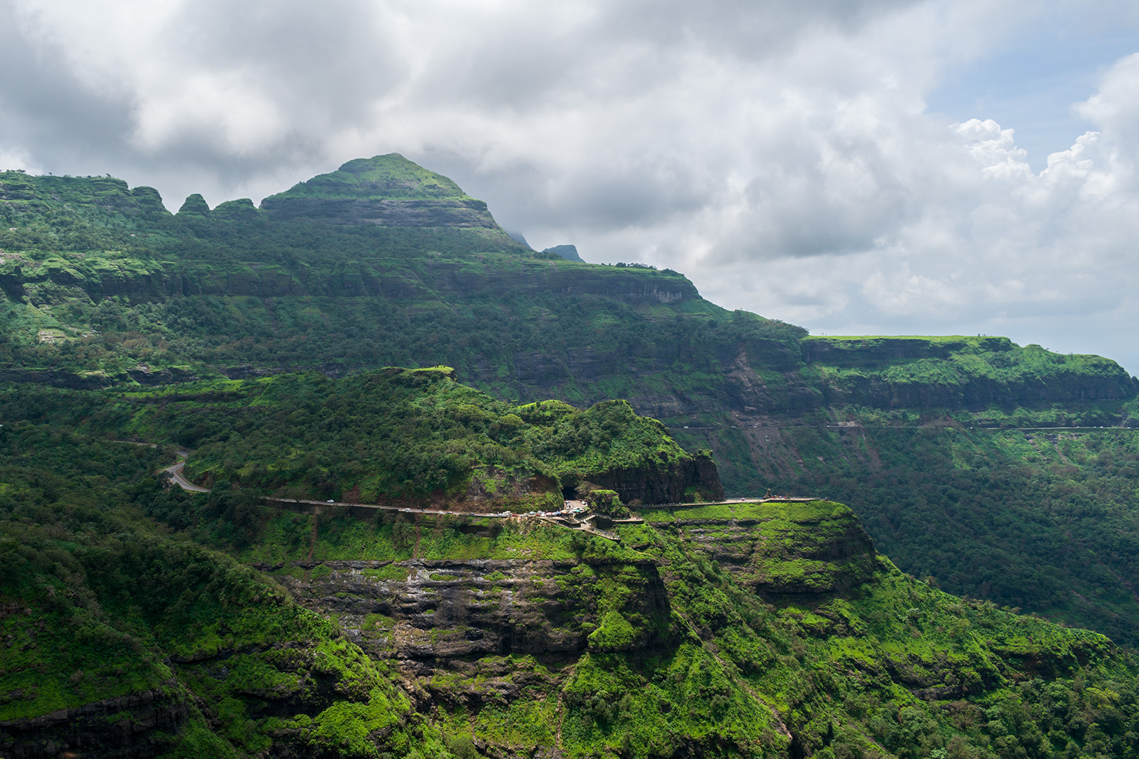 Malshej_MTDC – UI/UX DESIGNER | PHOTOGRAPHER