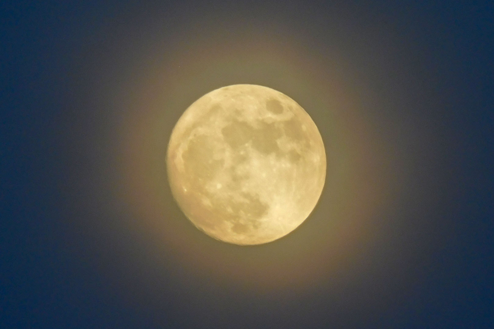 Creative Ways to Photograph the Moon – UI/UX DESIGNER | PHOTOGRAPHER